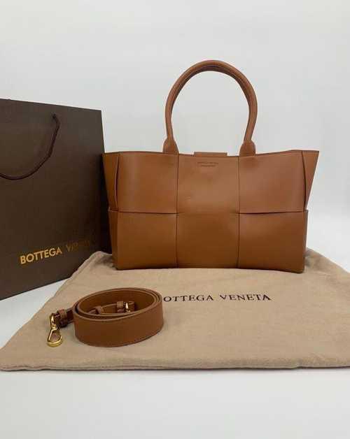 Женская кожаная сумка bottega veneta коричневая