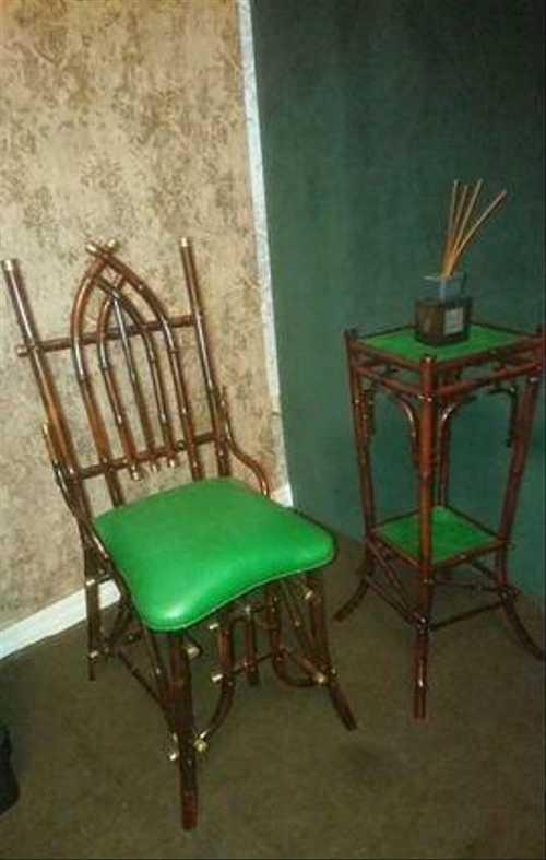 Старинный бамбуковый стул и жарденьерка
