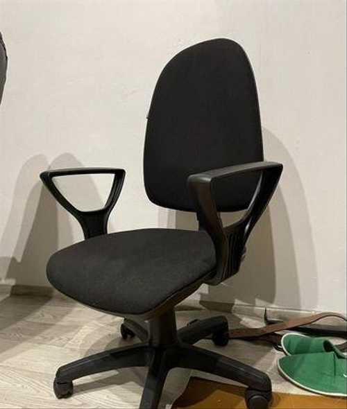 Офисное кресло (идеальное состояние)