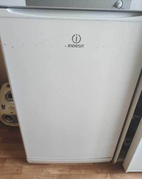 Морозильник Indesit SFR 100