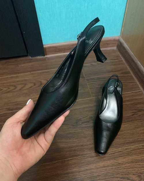 Туфли босоножки Clarks кожаные 36 новые