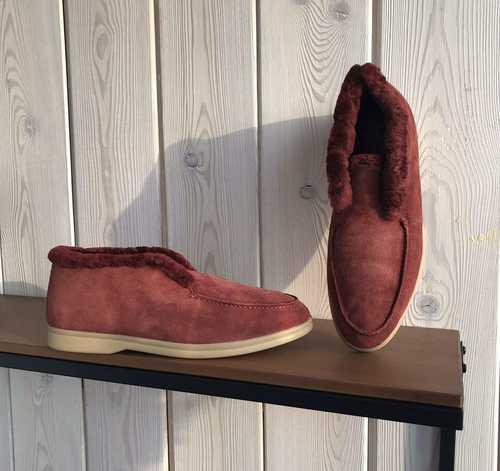 Босоножки Saint Laurent 40 лоферы loro piana 39/40