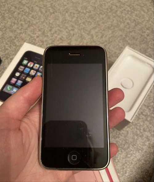 Телефон iPhone 3 8gb