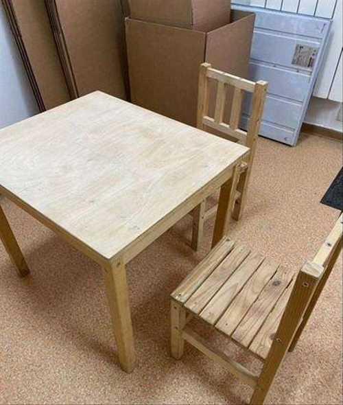 Стол и два стула