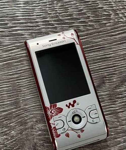 Телефон Sony Ericsson w595