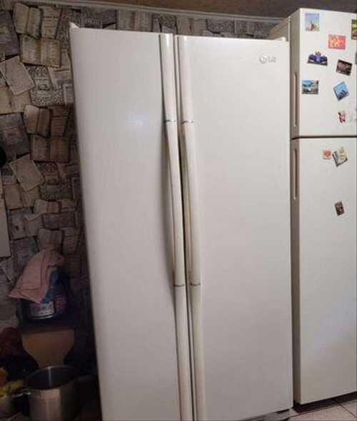 Холодильник двухдверный " LG"