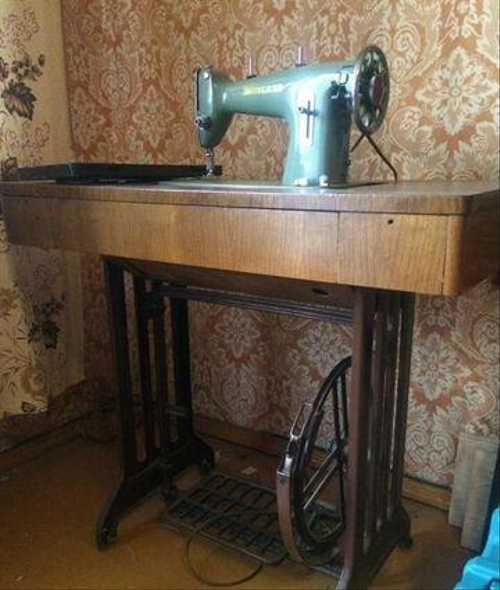 Старинная Швейная машина минерва