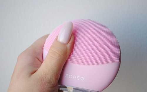 Массажер для лица foreo