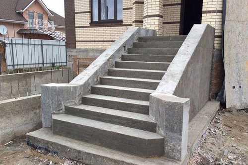 Лестница бетонная уличная
