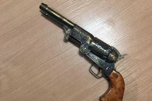 Сувенирный пистолет-зажигалка
