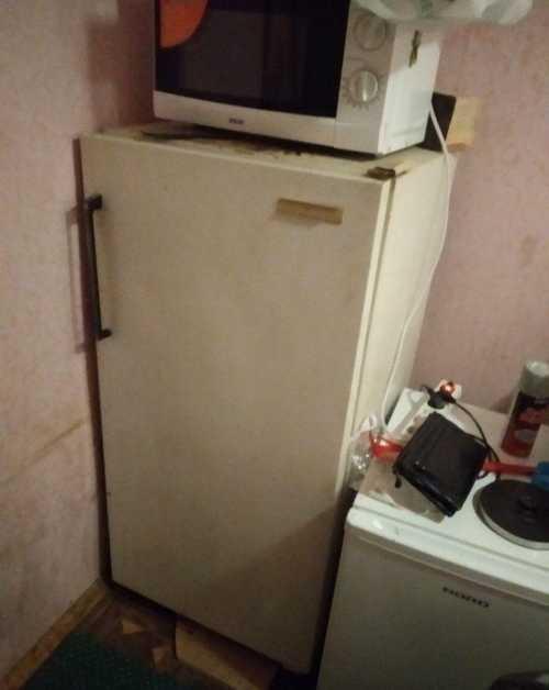 Холодильник Бирюса