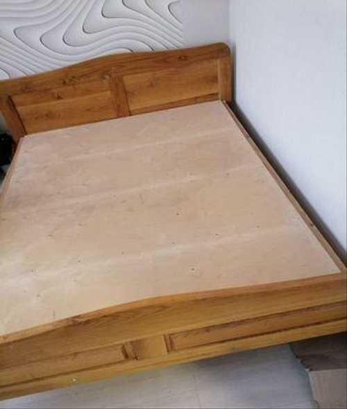Кровать двухспальная деревянная