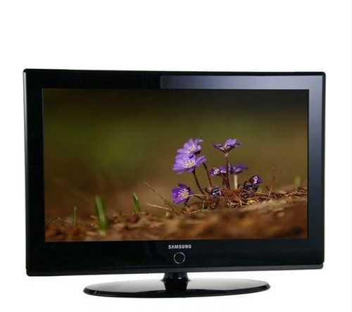 Телевизор SAMSUNG 32" (81 см) на гарантии