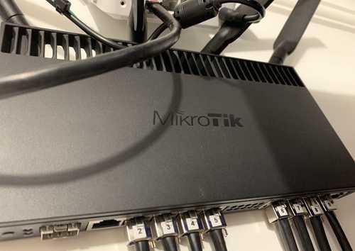 Роутер MikroTik RB4011iGS+5HacQ2HnD-IN