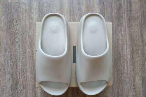 Тапочки Yeezy Slide Pure