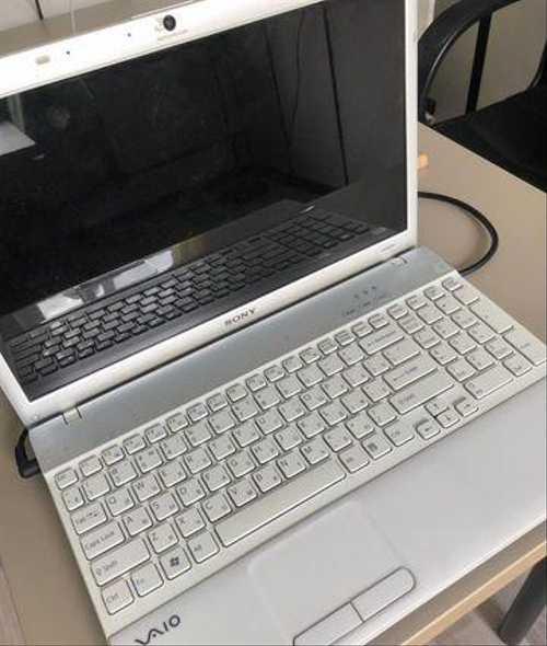 Ноутбук Sony vaio VPC-EB4S1R