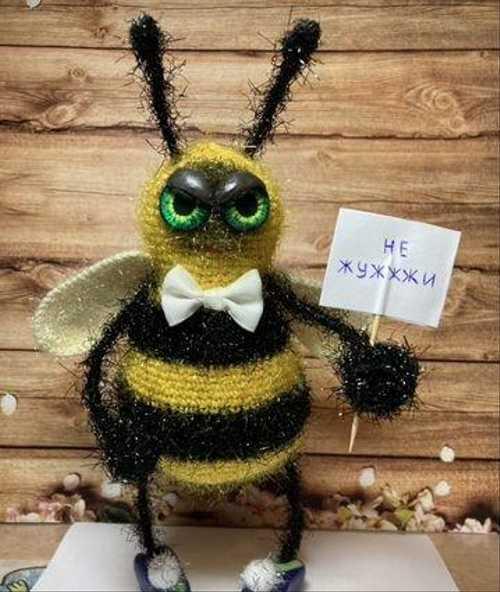Суровая пчела. Вязаная игрушка