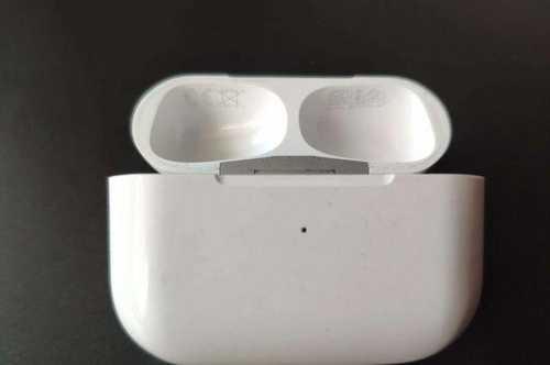 Зарядный футляр к наушникам "Apple AirPods Pro"