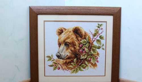 Вышитая картина "Медведь в малине"