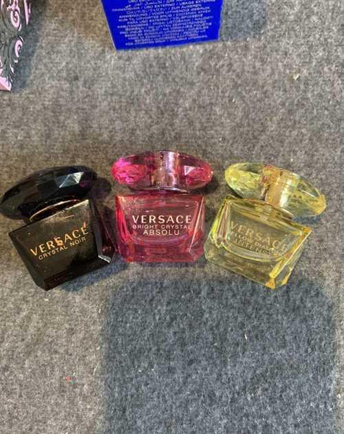 Флаконы и коробочки туалетной воды Versace