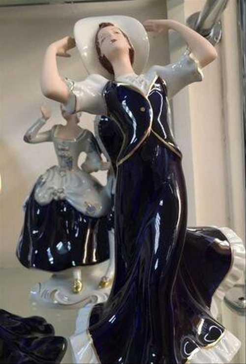 Фарфоровая статуэтка "Дама в шляпе"