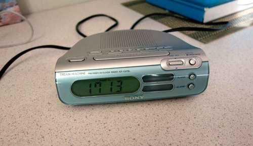 Радиобудильник Sony ICF-C273L