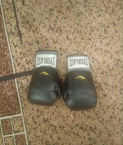 Боксерские перчатки 10 oz everlast
