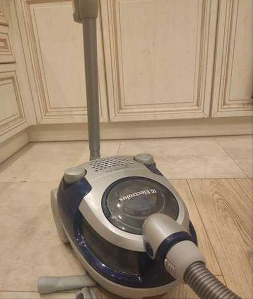 Пылесос Electrolux zac 6825