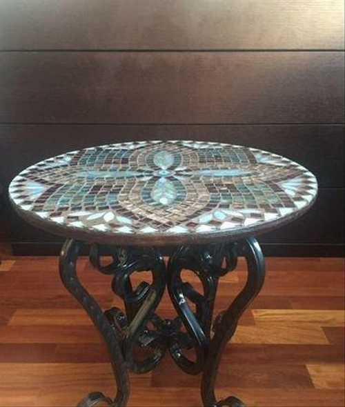 Кованый журнальный, кофейный стол с мозаикой