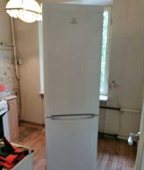 Холодильник Indesit 200см б/у