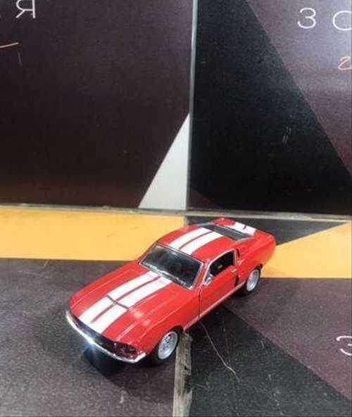 Модель автомобиля 1/43 Shelby GT 500