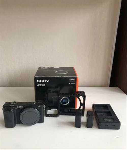 Sony a6300 body + клетка, аккумуляторы