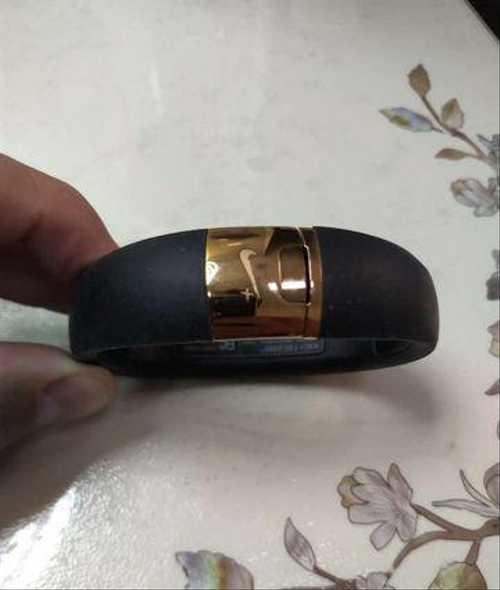 Фитнес браслет nike fuelband gold