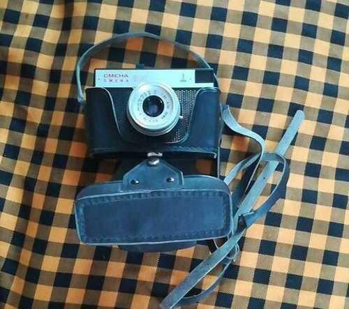 Плёночный винтажный советский фотоаппарат Смена-8м
