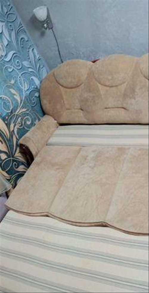 Диван двухспальный бу