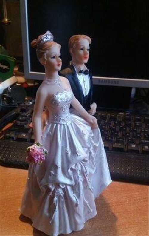 Сувенирная свадебная статуэтка \\ жених и невеста\