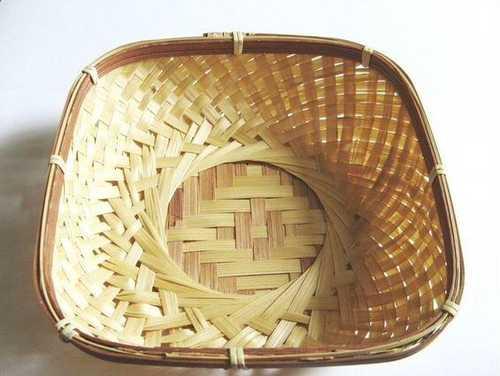 Тарелка квадратная плетеная (бамбуковая соломка)
