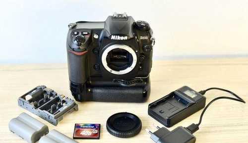 Nikon d200 с батарейной ручкой