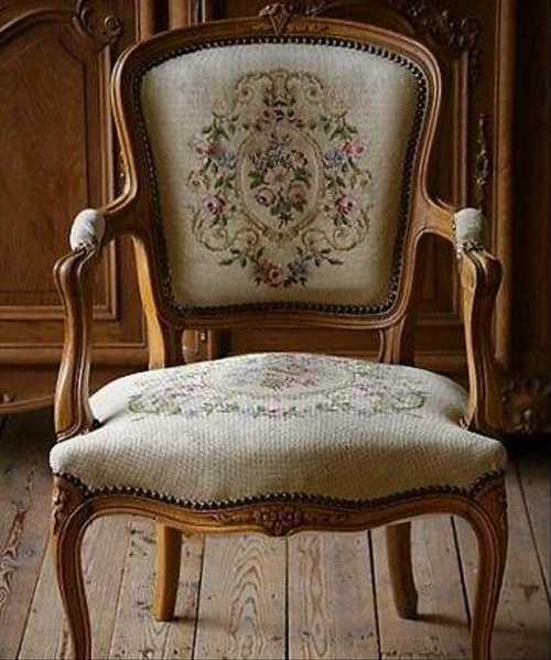 Антикварное кресло в стиле Людовика XV