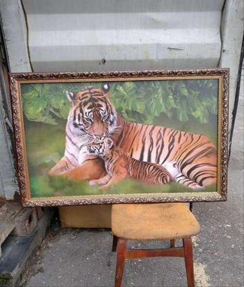 Картина " Тигрица с тигрëнком"в багете