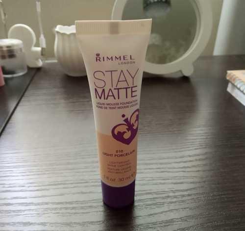 Тональный крем Rimmel stay matt