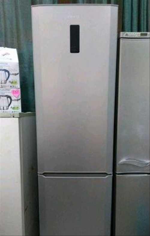 Благородный стальной красавчик холодильник Beko