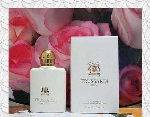 Труссарди духи женские набор. Trussardi Donna подделка и оригинал. Духи Труссарди женские черная и красная коробки.