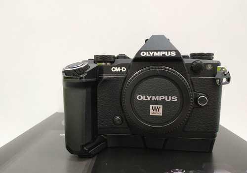 Фотоаппарат Olympus OM-D E-M5II+ хват HLD-8G