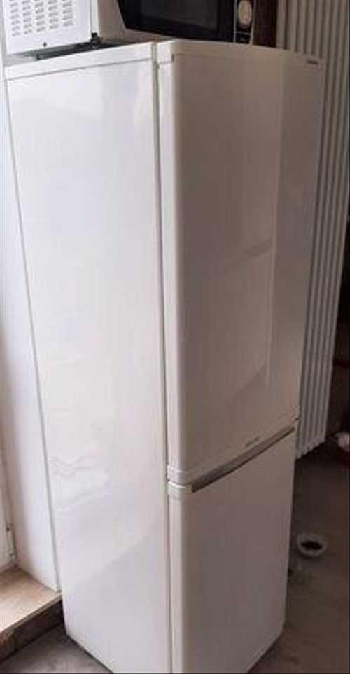 Холодильник узкий Samsung RL-17 mbsw, рабочий
