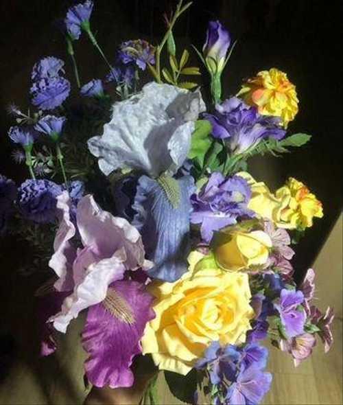 Цветы искусственные и вазы