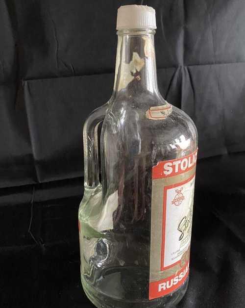 Бутылка с ручкой "Stolichnaya", 1,75 л., СССР