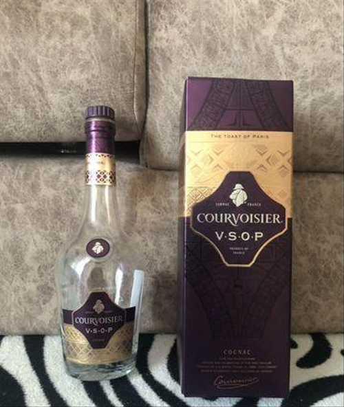 Коробка и бутылка из-под коньяка Courvoisier vsop