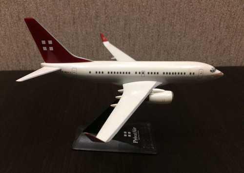 Модель самолета Boeing-737 М1:200