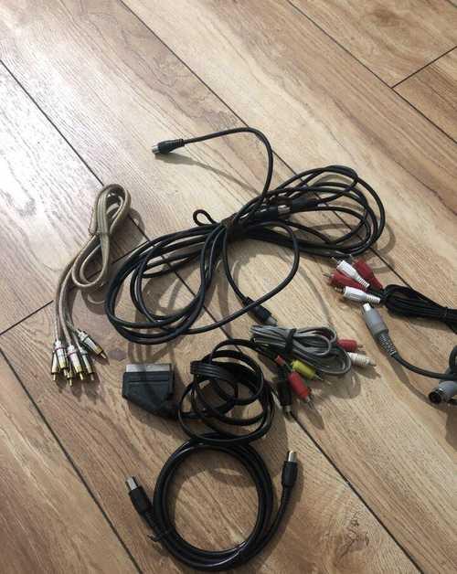 Кучка кабелей и проводов для аудио-видео